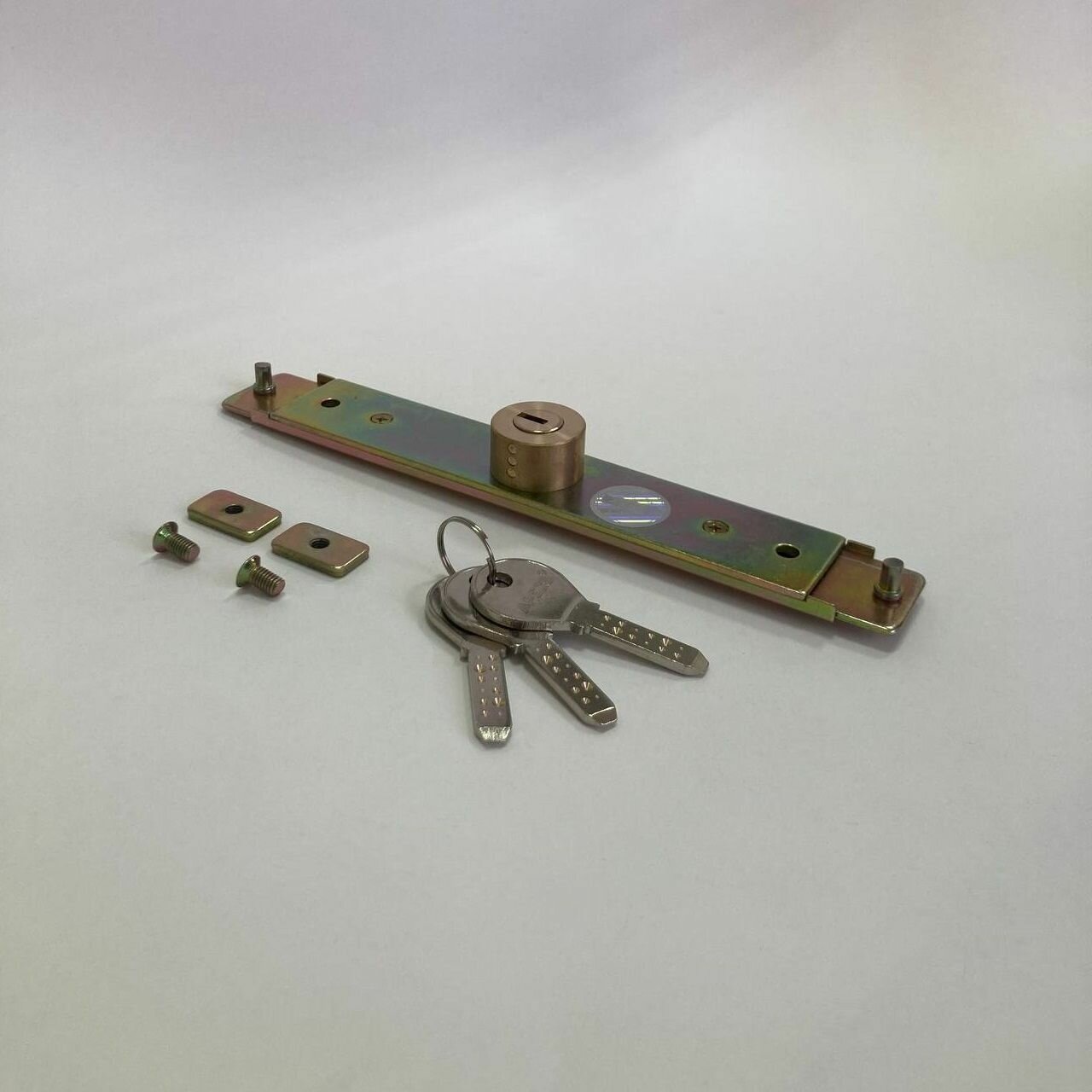 Замок накладной для роллет Apecs RSL-30х120