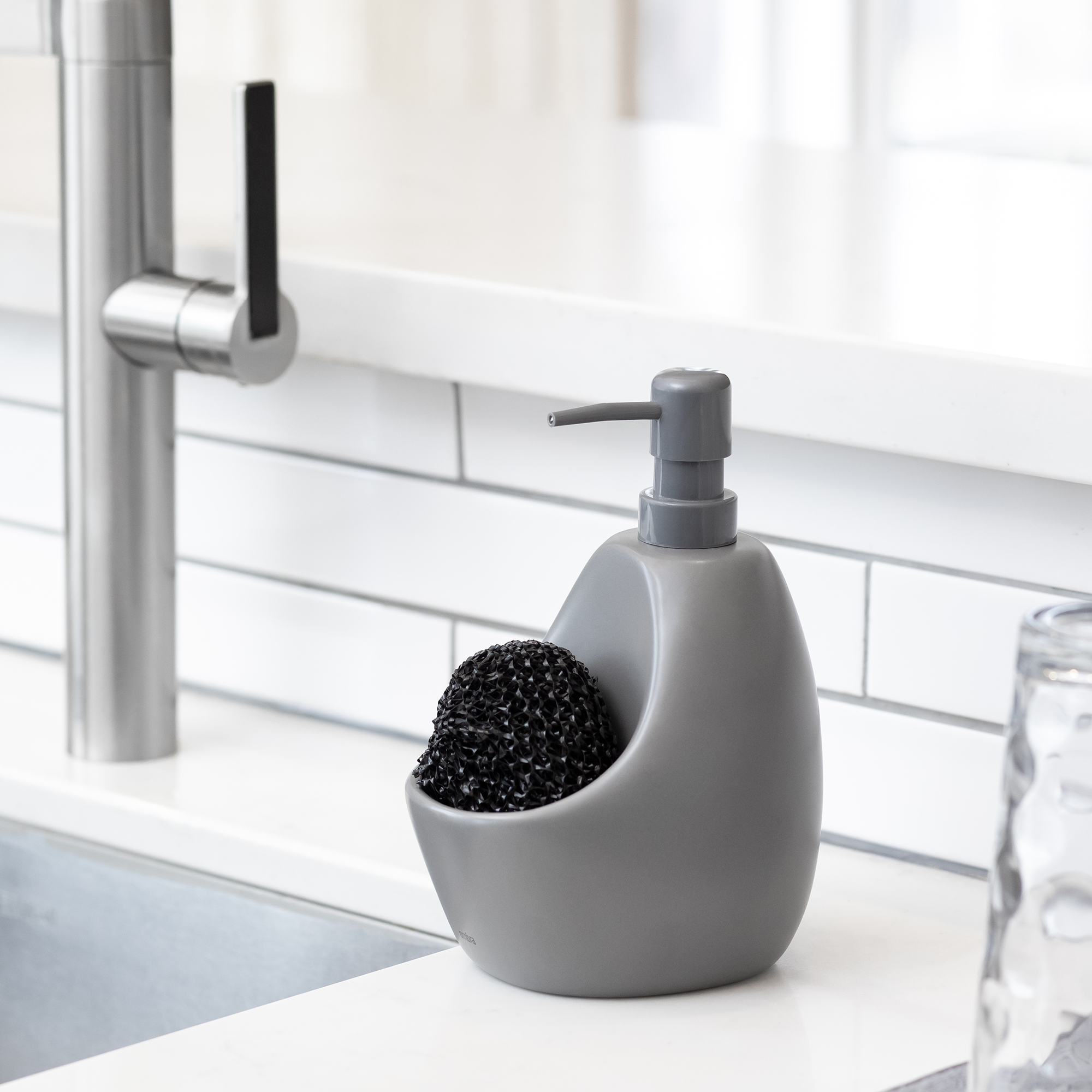 Дозатор для мыла с подставкой для губки Umbra Joey, серый