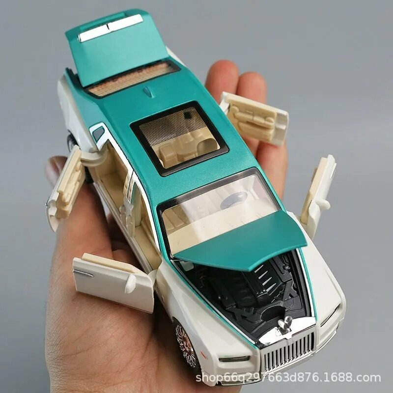 Модель Rolls-Royce Phantom 1:32, открывающиеся двери/капот/багажник, складная статуэтка "Дух экстаза", свет и звук, в комплекте батарейки и отвертка