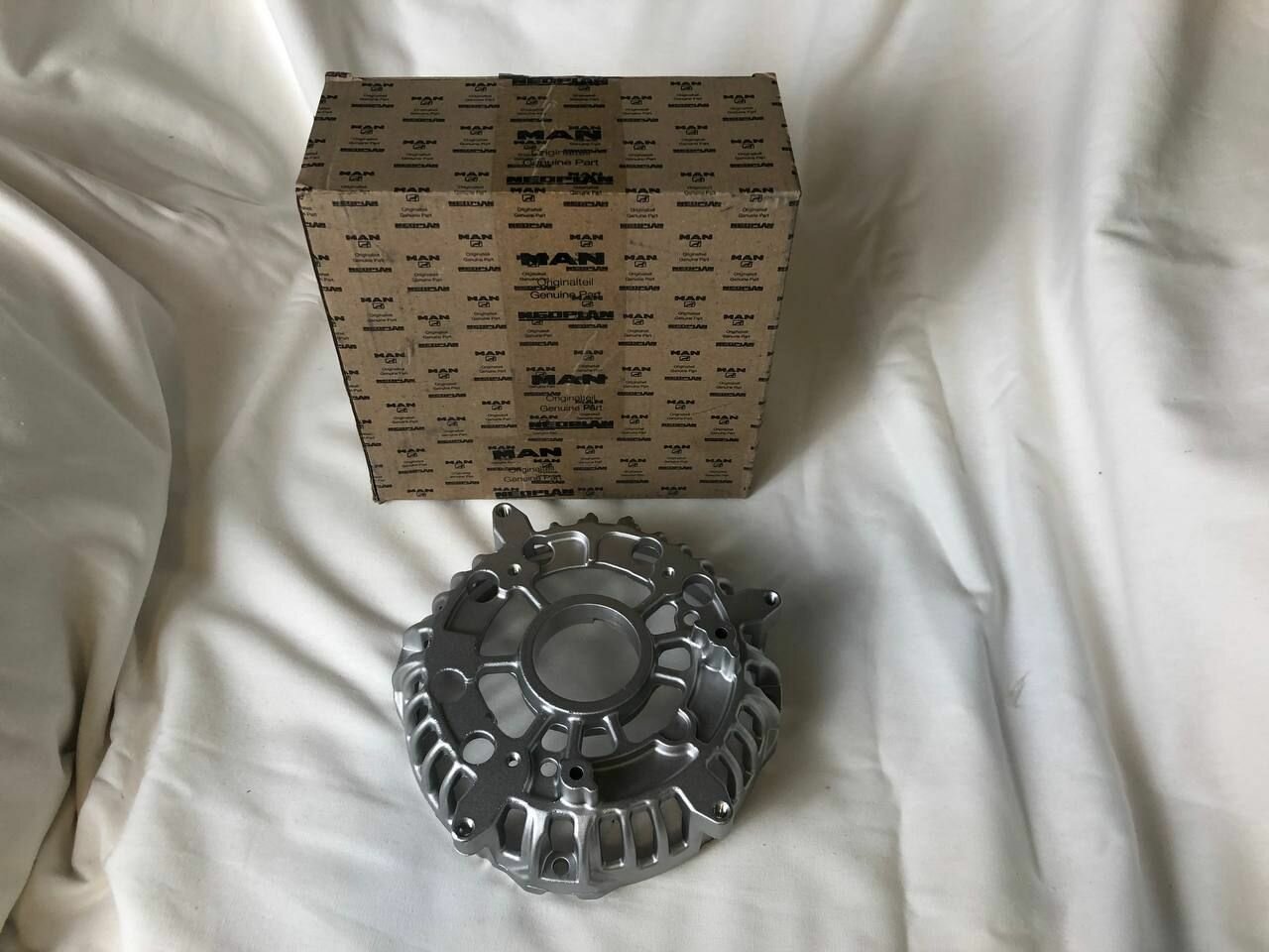 Крышка генератора MAN 51.26107-0015