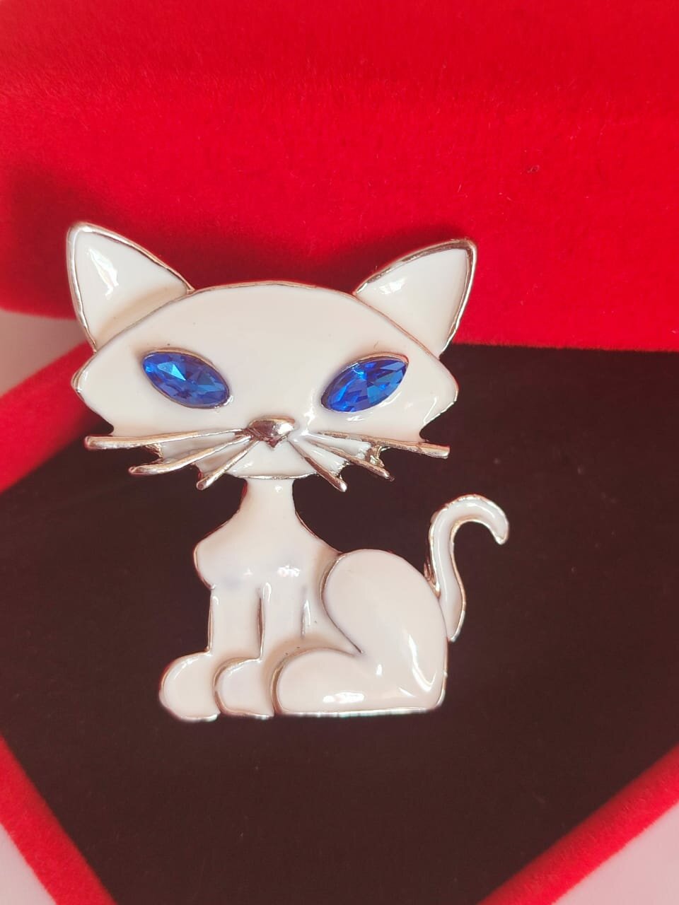 Брошь, эмаль, стразы