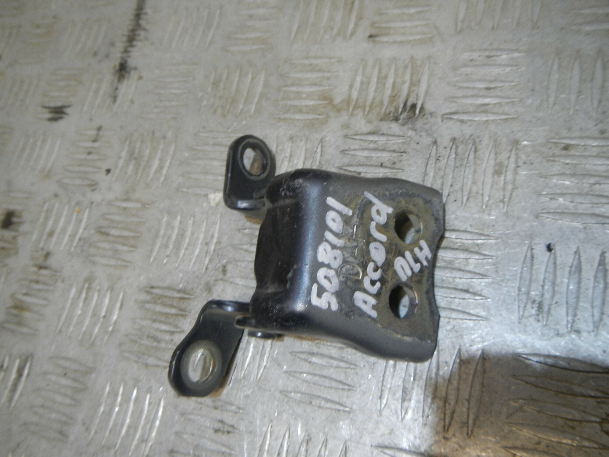 Б/У Петля двери передней левой нижняя, Honda (Хонда)-ACCORD VII (03-07) HONDA ACCORD VII (03-07) Без видимых повреждений...