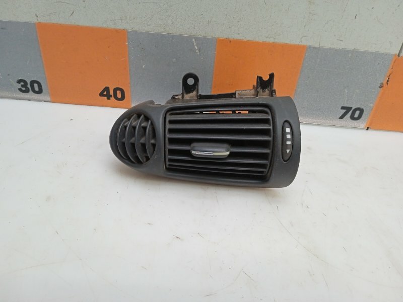 Б/У Мерседес-Бенц W203 Дефлектор воздушный Mercedes-Benz C-Class C203 Прав. 272795 MERCEDES-BENZ арт. A2038300254