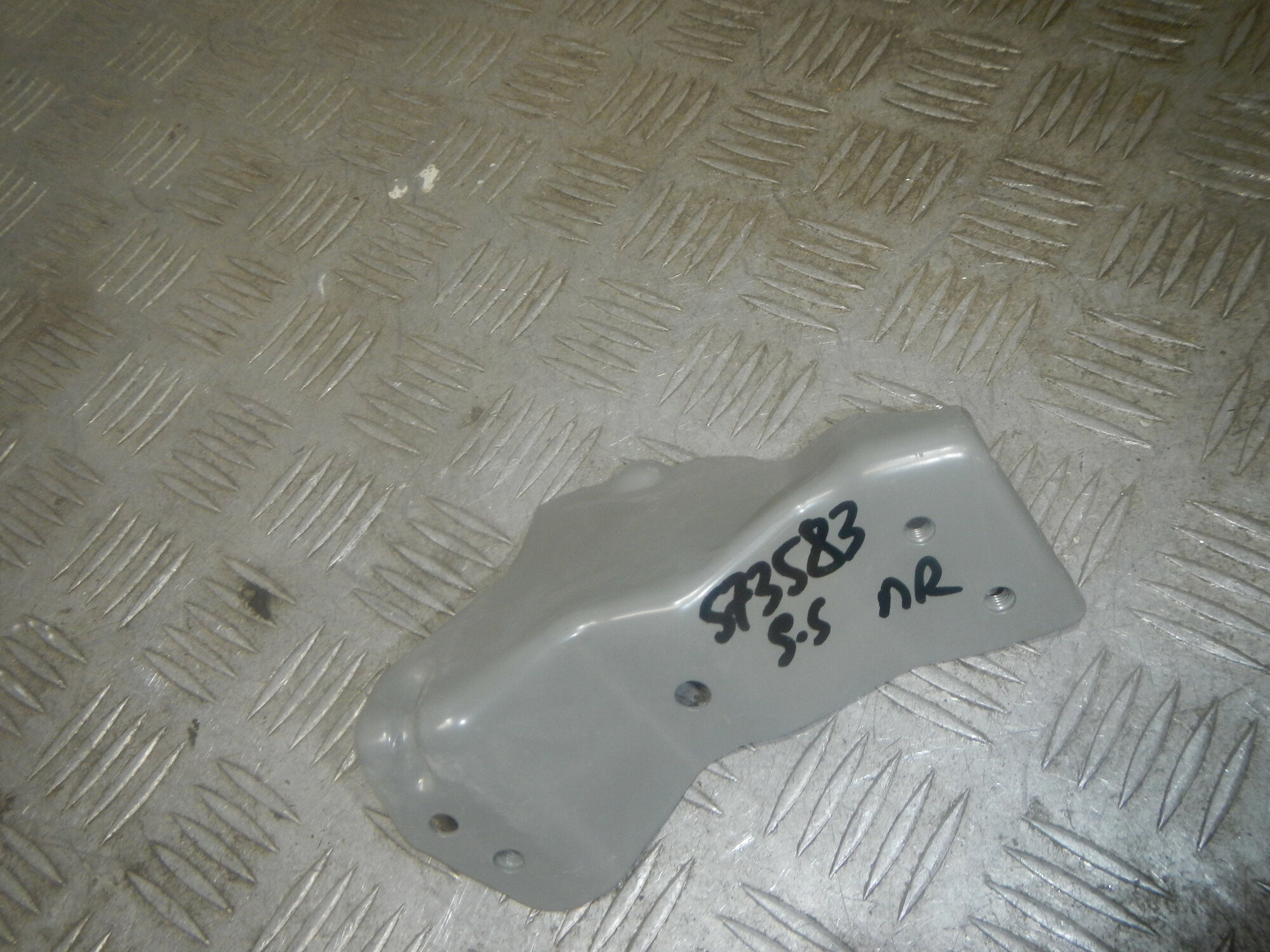 Б/У Кронштейн крепления крыла, Hyundai (Хендэ)-SOLARIS (10-) HYUNDAI SOLARIS (10-) правый Новый. 573583 Hyundai-KIA арт. ...