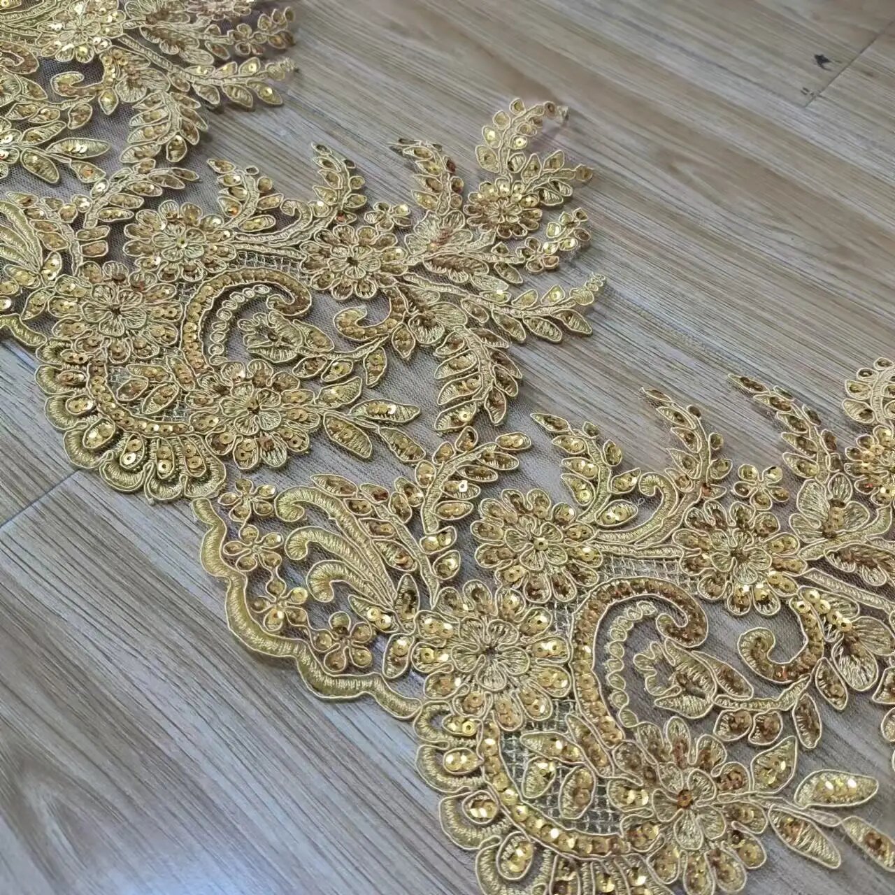 Золотое кружево с блестками 24см gold