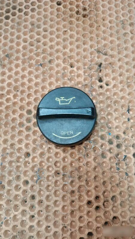 Крышка маслозаливной горловины Kia Ceed ED G4FC Б/У с пробегом