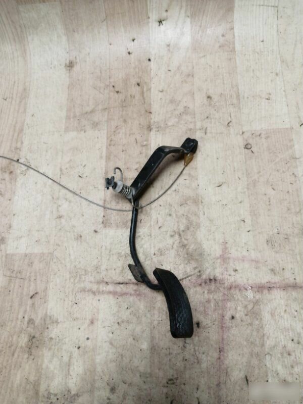 Педаль сцепления Kia Magentis седан G4JP 2.0 2005 Б/У с пробегом