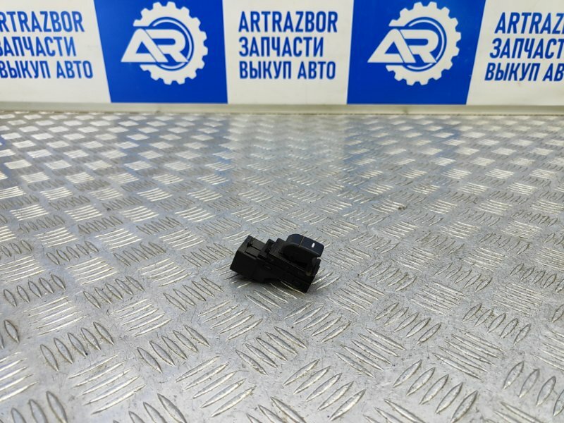 Б/У Кнопка стеклоподъемника зад.лев Land Rover Discovery 3 L319 / Ленд Ровер Discovery 3 L319 2.7 (276DT) 190 Л.С 2008