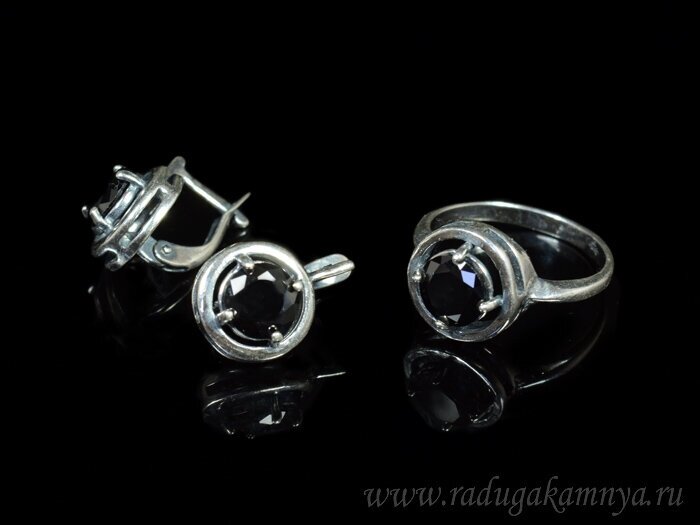 Комплект бижутерии: кольцо, серьги, циркон