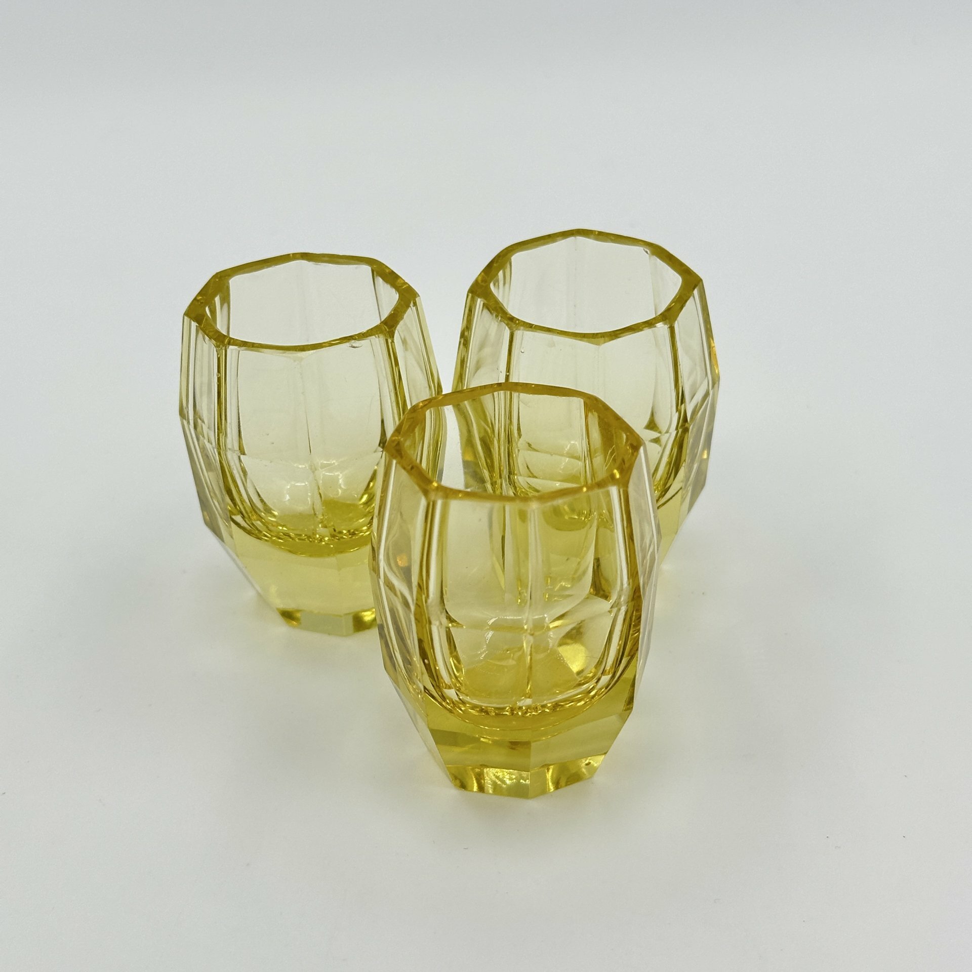 Набор из 3 граненых стопок желтого оттенка, стекло, СССР, 1960-1980 гг.