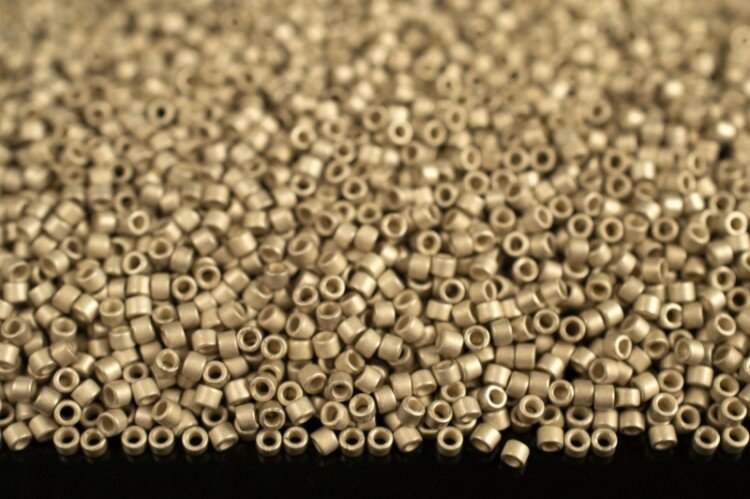 Бисер японский MIYUKI Delica цилиндр 11/0 DB-1151 серебро, гальванизированный полуматовый, 5 грамм