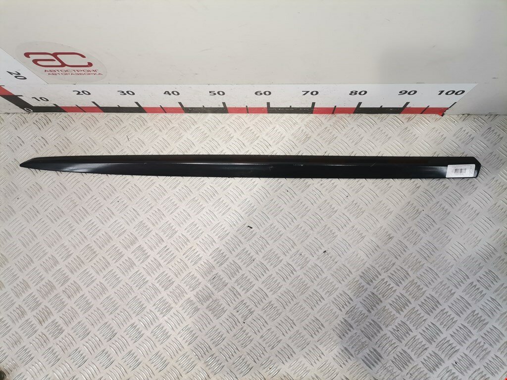 Накладка (молдинг) двери передней правой Honda Civic 8 арт. 1521395