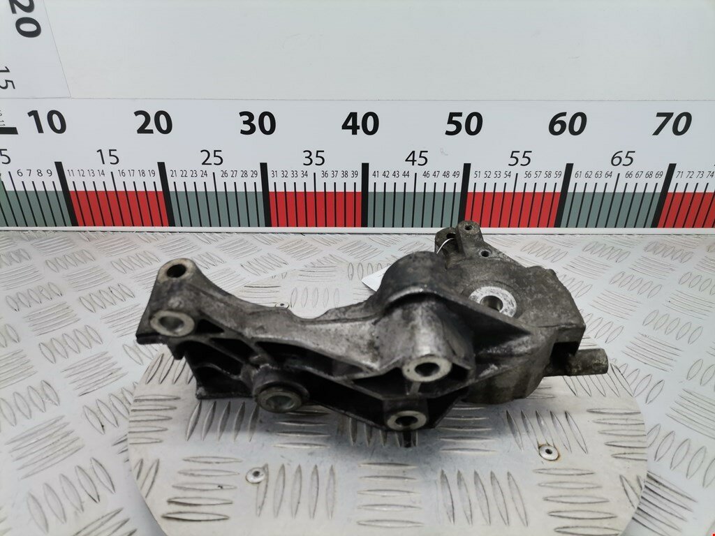 Кронштейн генератора Opel Zafira B 898005563 арт. 1956584