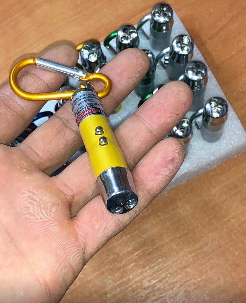 Фонарик с лазером(желтый)