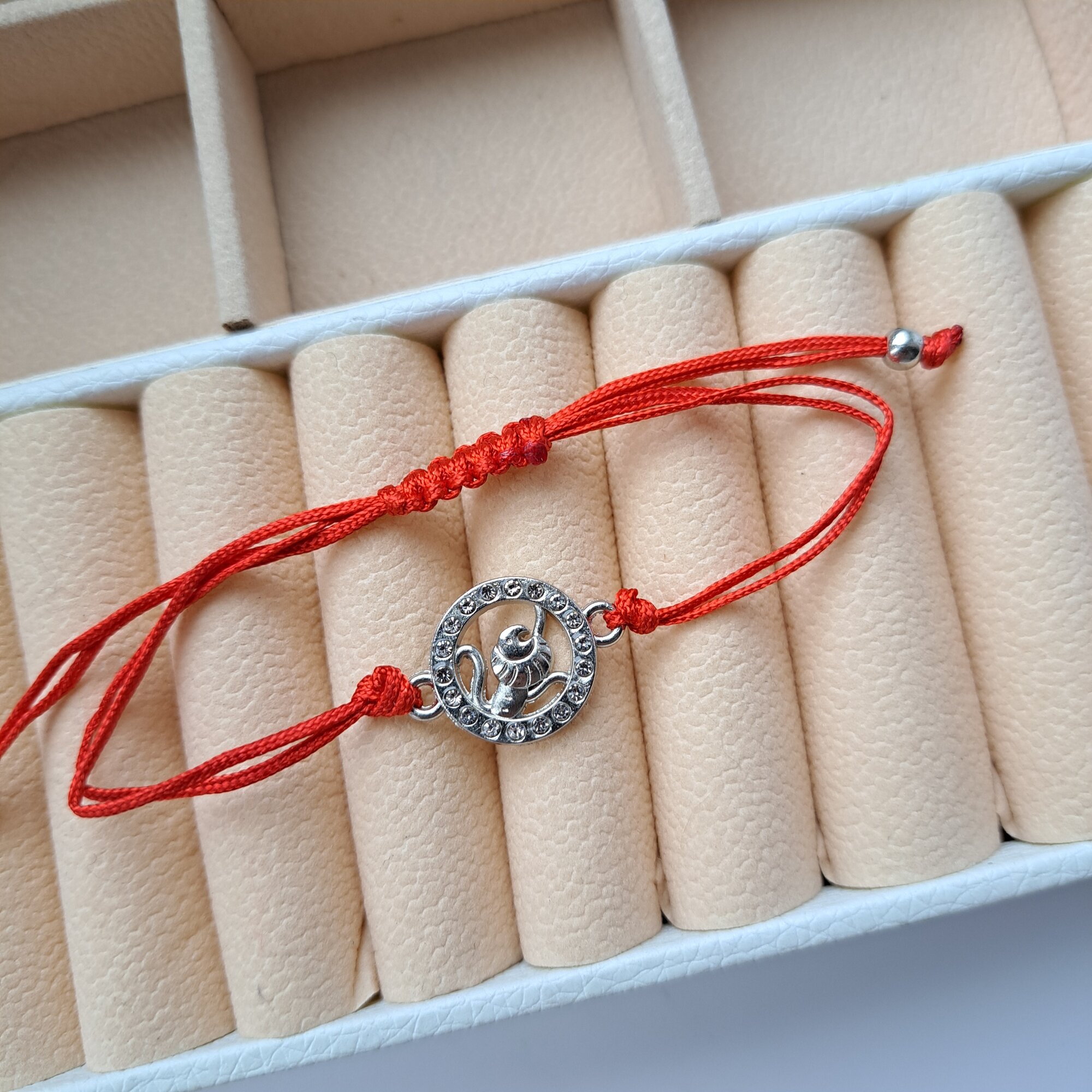 Плетеный браслет