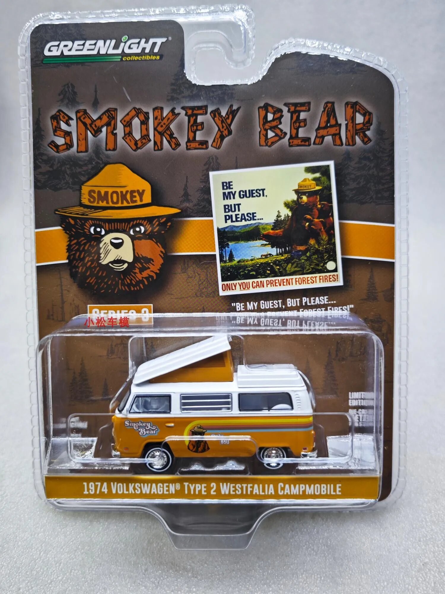 Машинка GreenLight 1/64 Smudger Bear 3-1974 Volkswagen T2 Westfalia Camper - Protection against forest fires Die-cast Alloy Car Model Collection Toy Gift