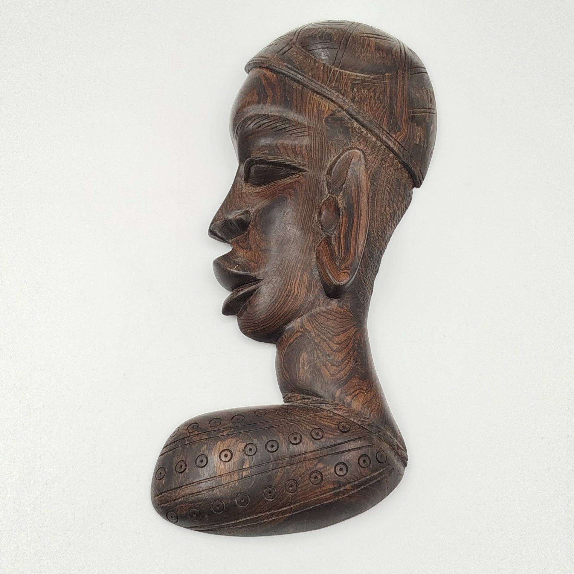 Барельеф настенный в виде африканской женщины, выполненный из эбенового дерева