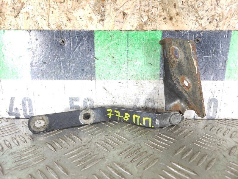 Петля капота правая VOLKSWAGEN Golf 3 1H0823302A