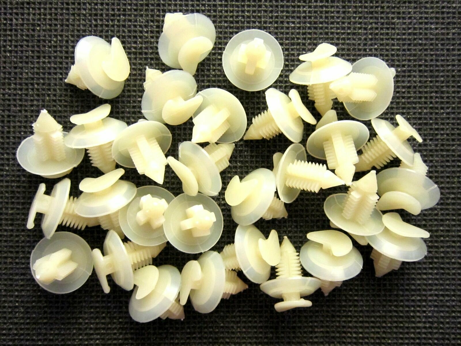 Автомобильная клипса (пистон) 21080610205300 обшивки двери ВАЗ 2108, 30 шт.