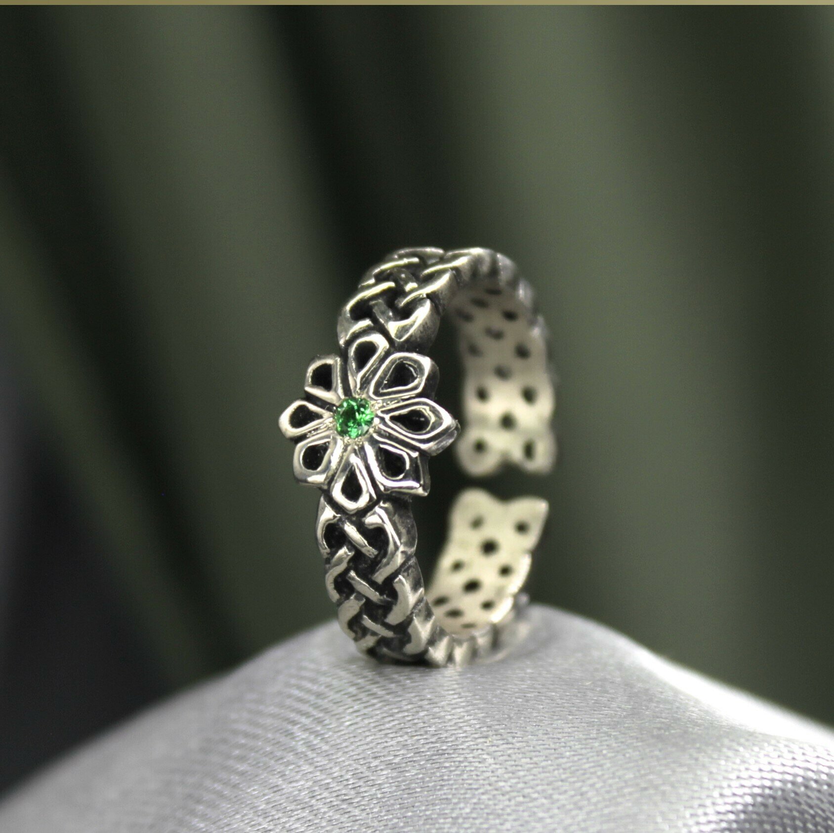 Кольцо, фианит