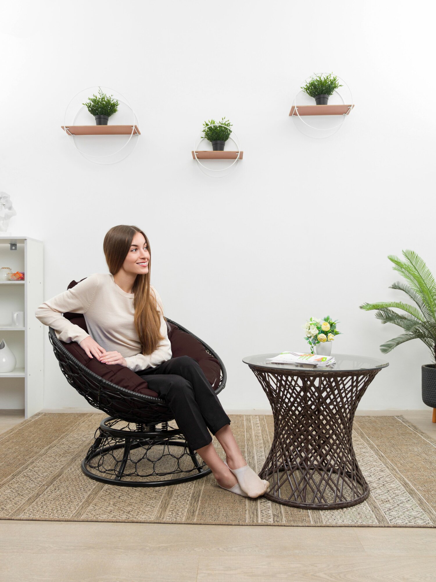 Кресло папасан пружинка мини с ротангом чёрное, коричневая подушка