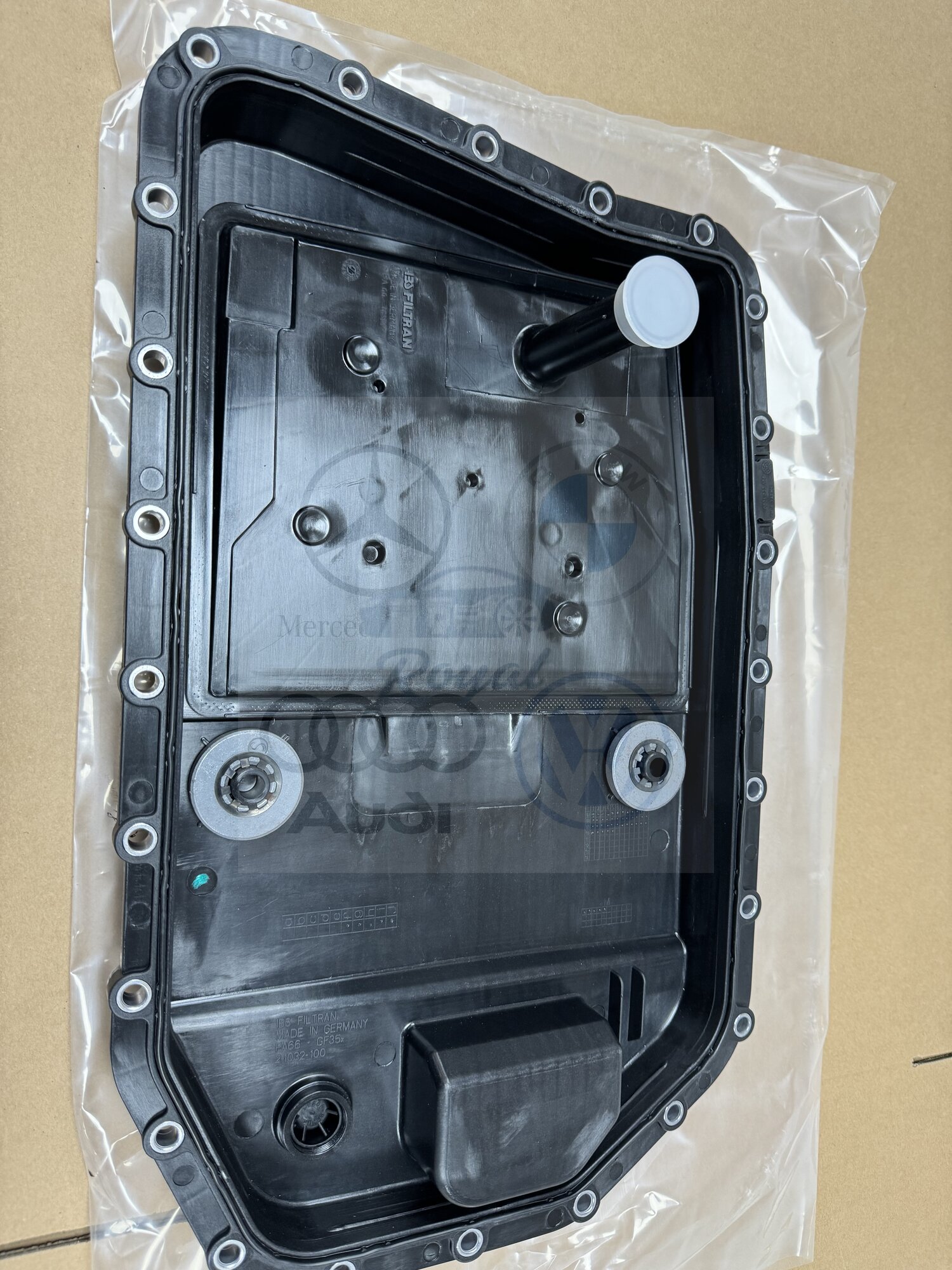 Поддон масляный 24152333907 BMW X5 E70 X6 E71 X3 E83 3' E90 E91 E92 E93 / БМВ