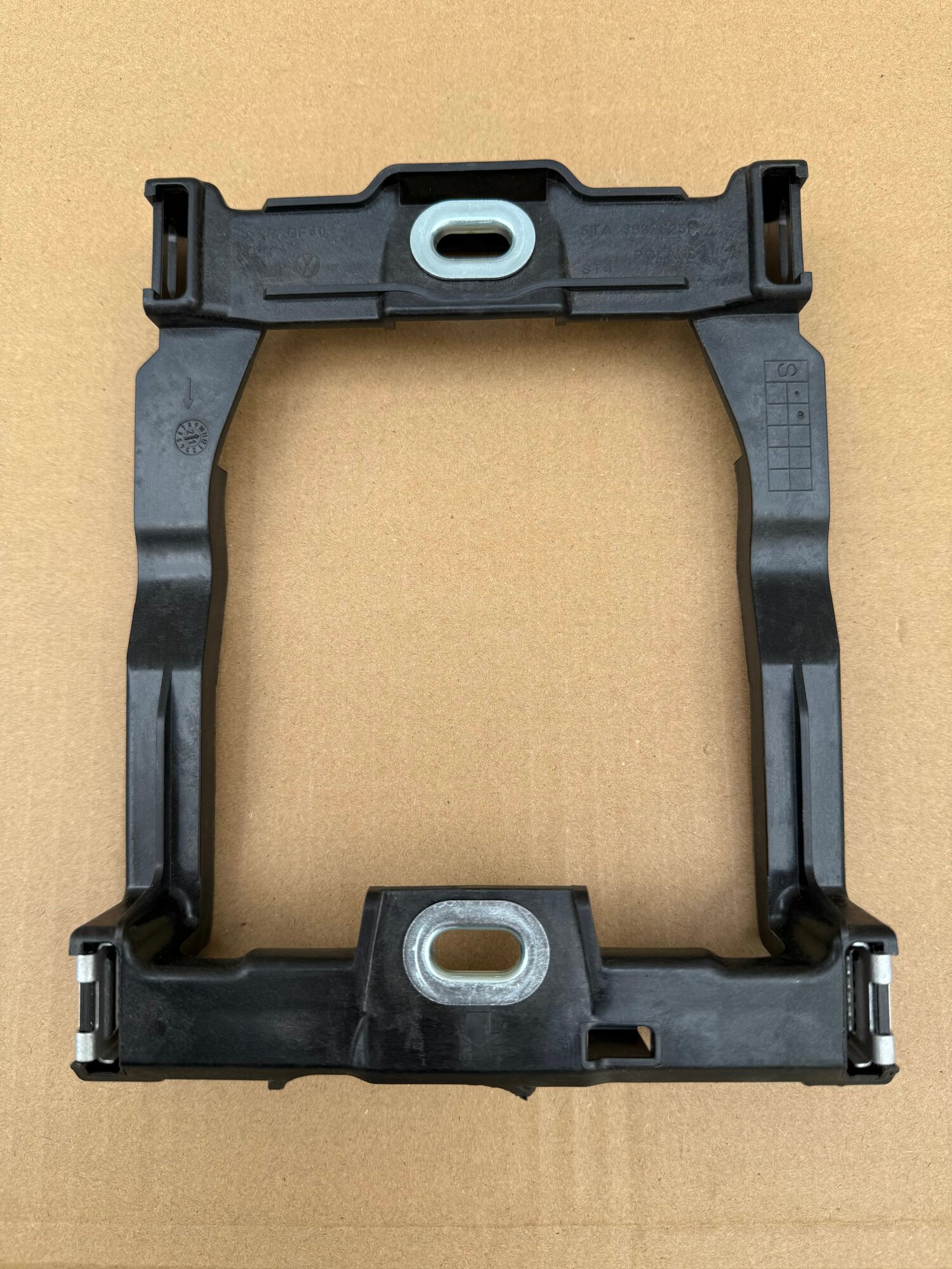 5TA863525C Кронштейн кулисы VAG оригинал новый, лапа крепления, кронштейн КПП, АКПП