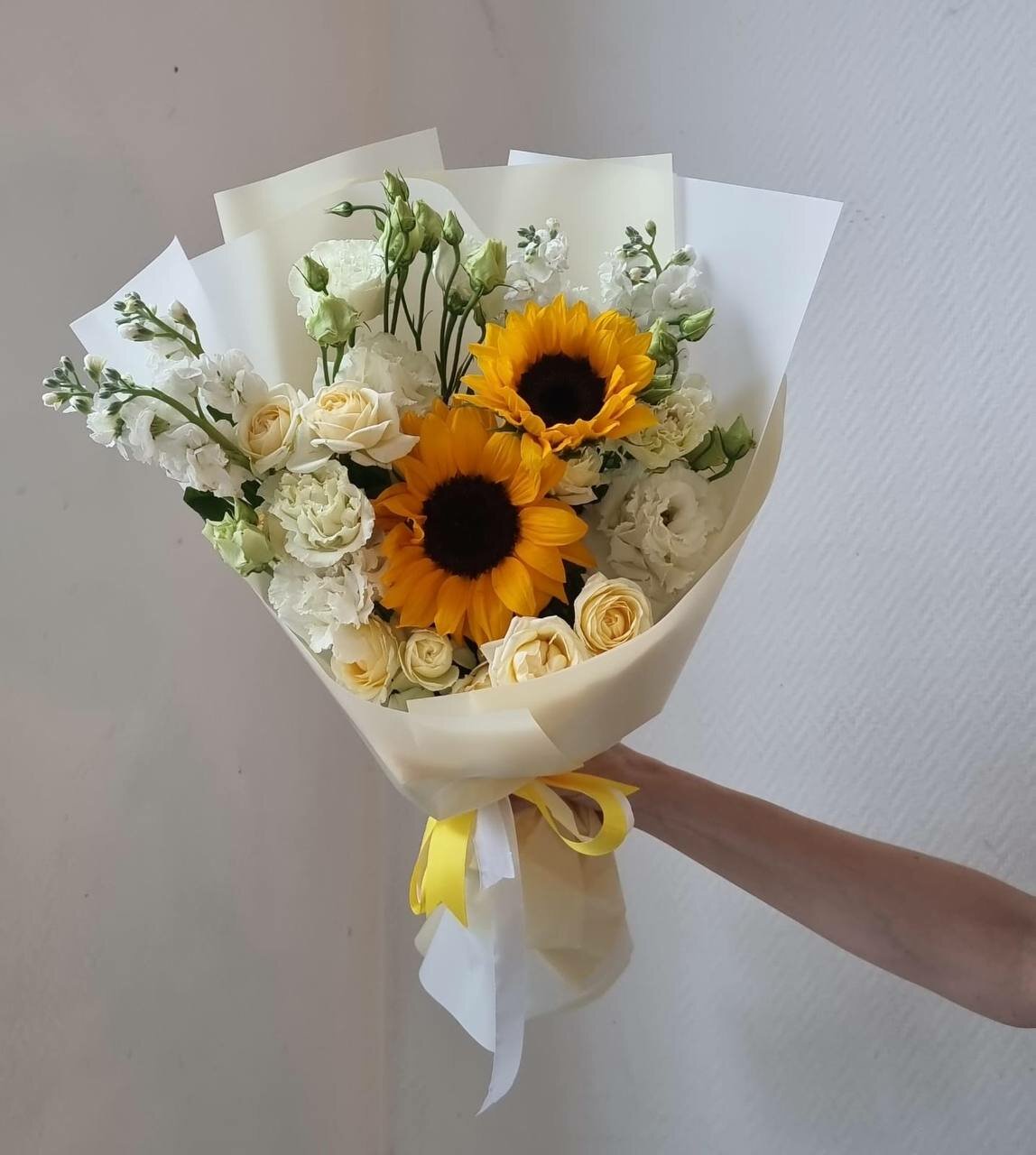 Букет Family Flowers, S, 7 цветов, с декоративными элементами, высота 30см — фото 1