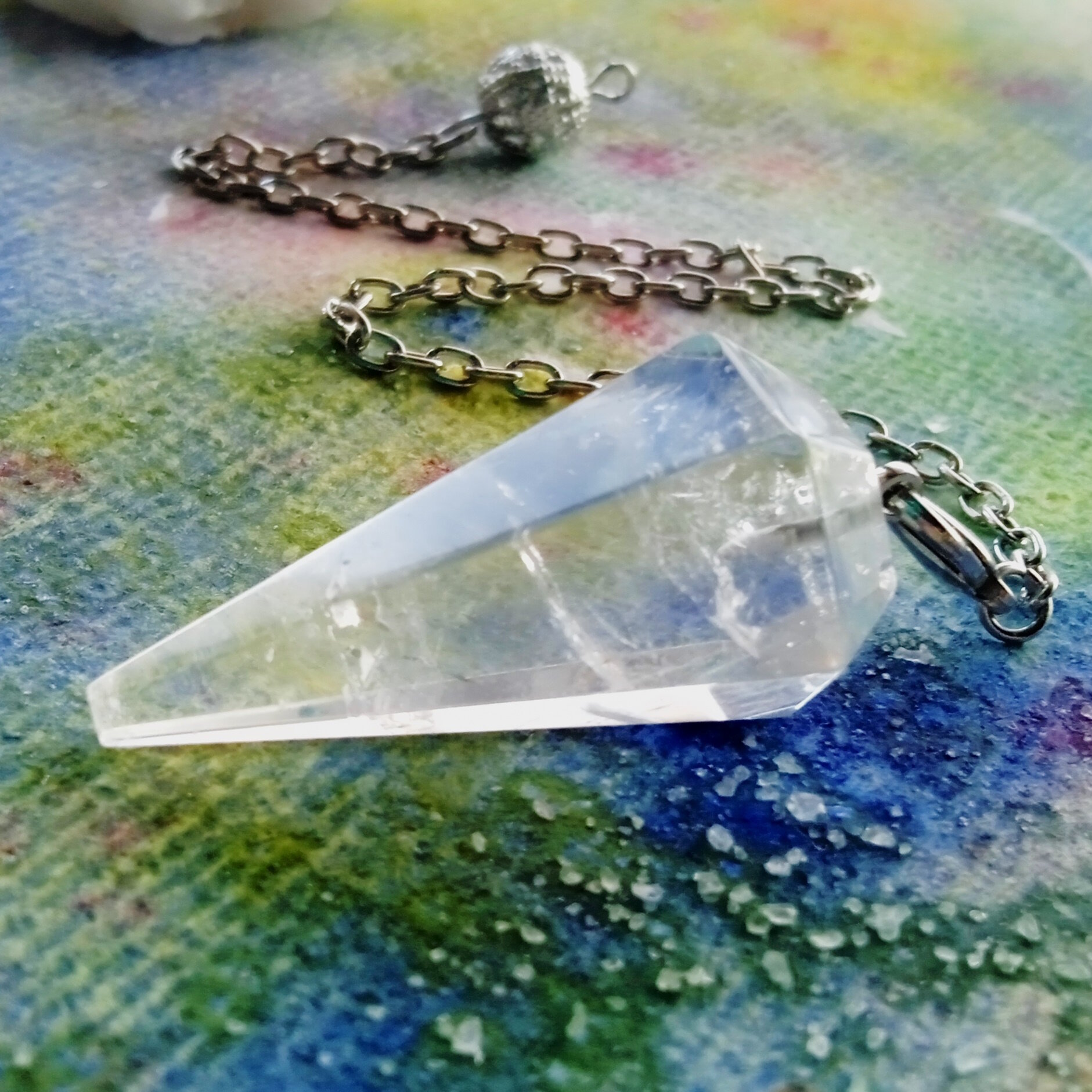 Маятник подвеска горный хрусталь Большой на цепочке / биолокация, гадание, диагностика организма, поиск клада, ответы на вопросы/