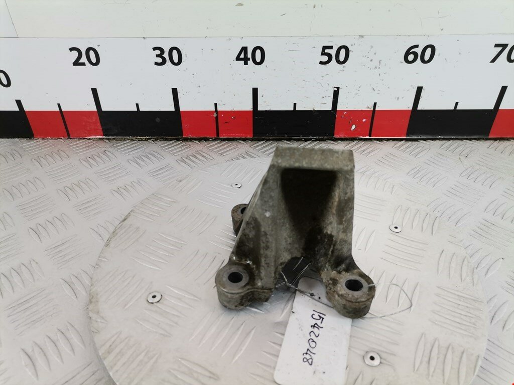 Кронштейн (крепление лапа) двигателя Audi A6 C6 4F0199307AA арт. 1542048