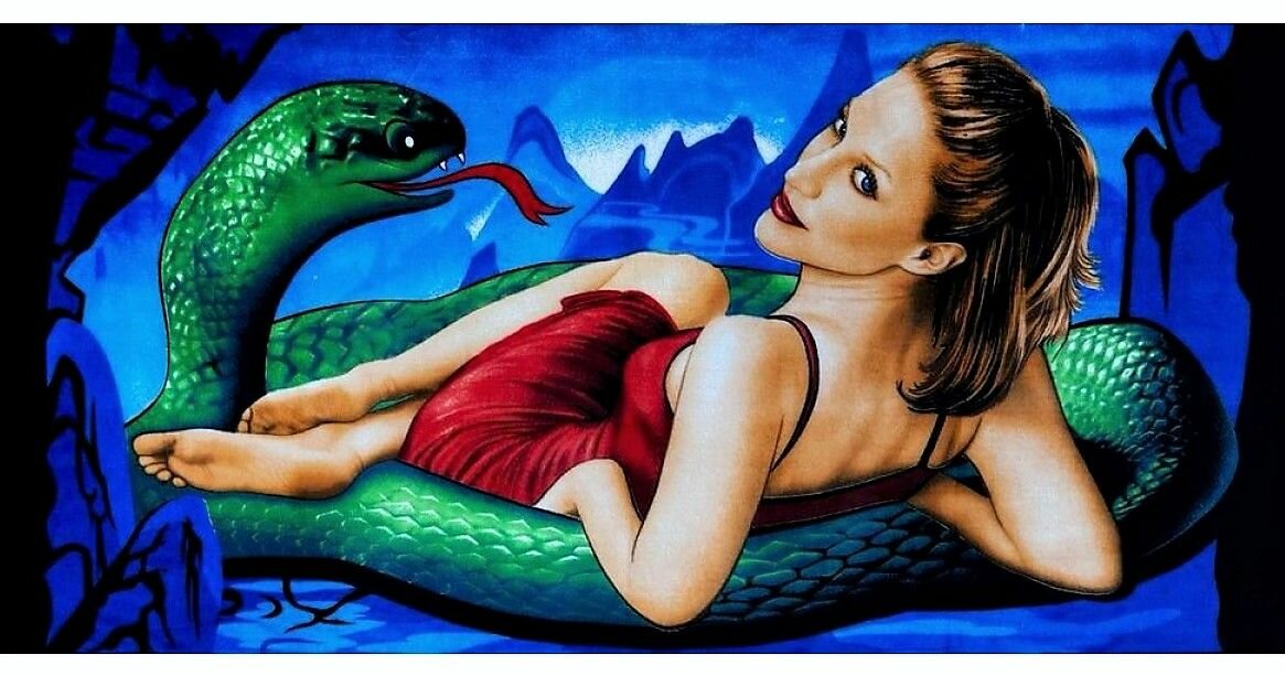 Полотенце пляжное 70*140 см для бассейна, для ванны, для бани и сауны быстросохнущее "Девушка со змеей"