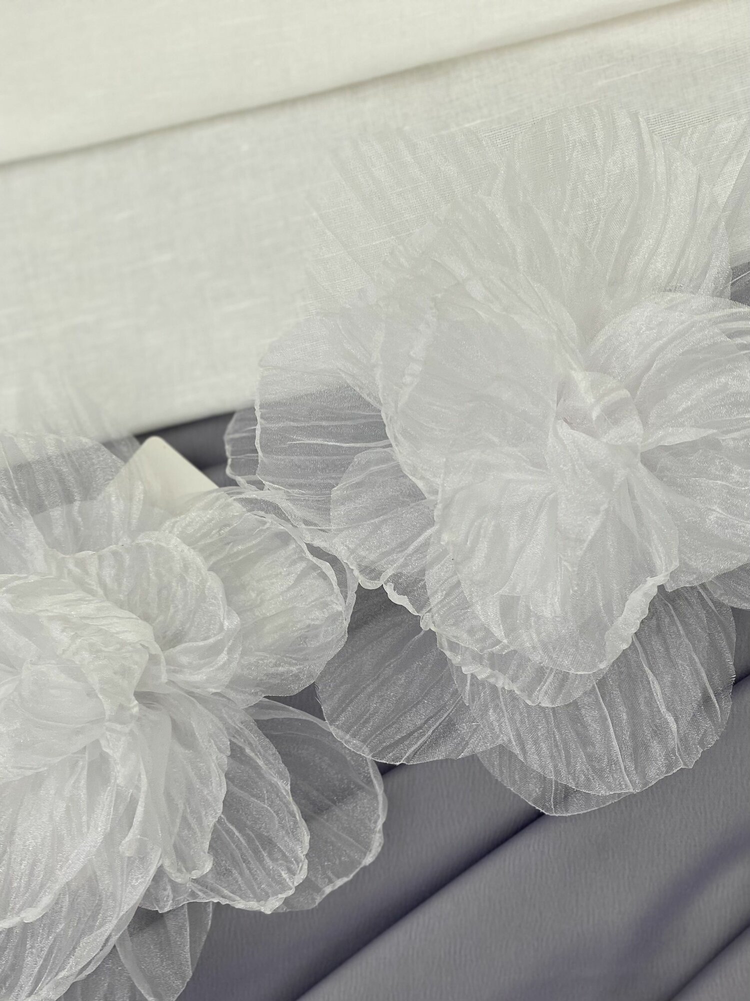 Брошь цветок органза Белая Роза 2шт.