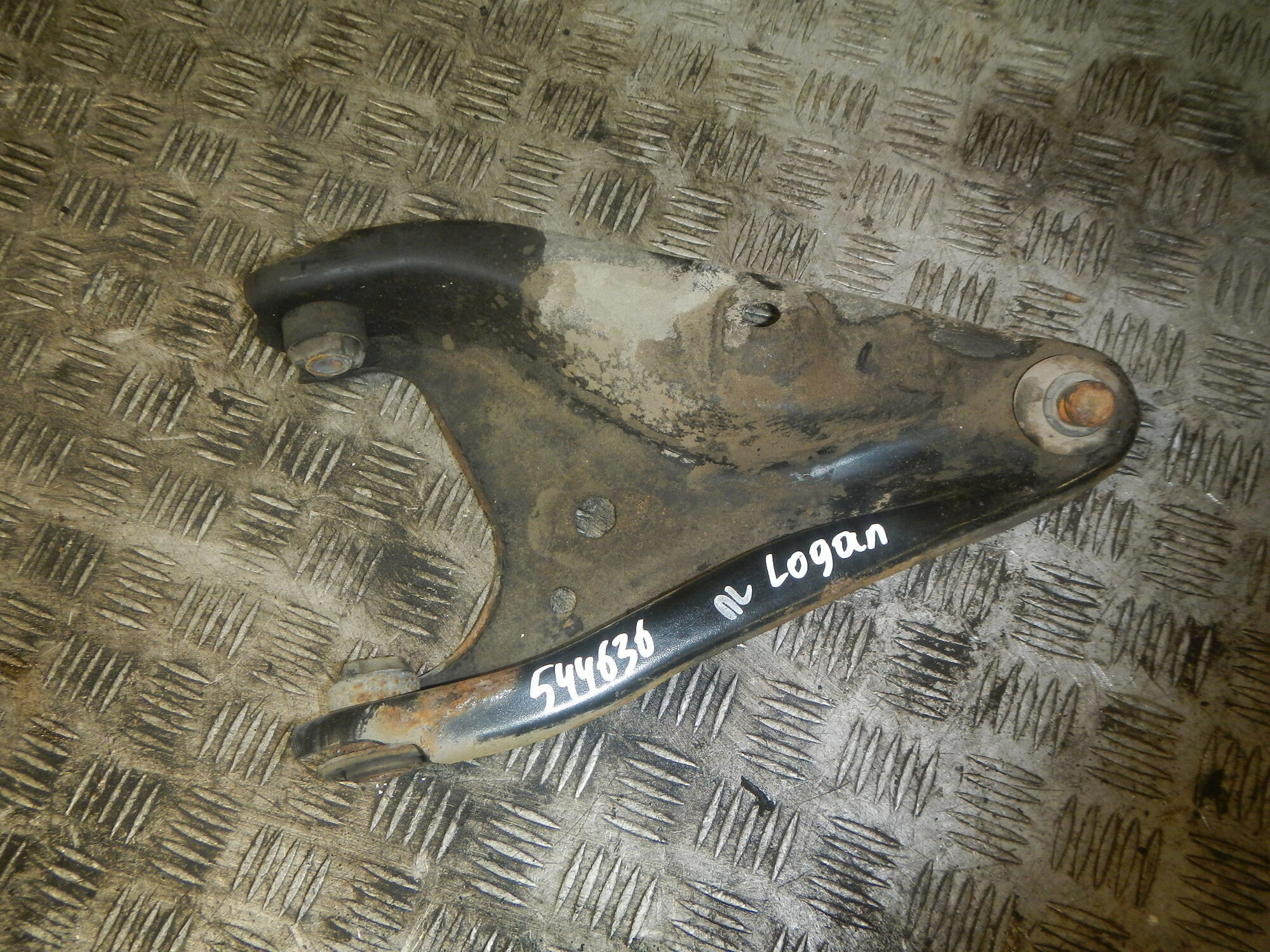 Б/У Рычаг передний левый, Renault (Рено)-LOGAN (14-) RENAULT LOGAN (14-) Коррозия. 544636 RENAULT арт. 545013266R