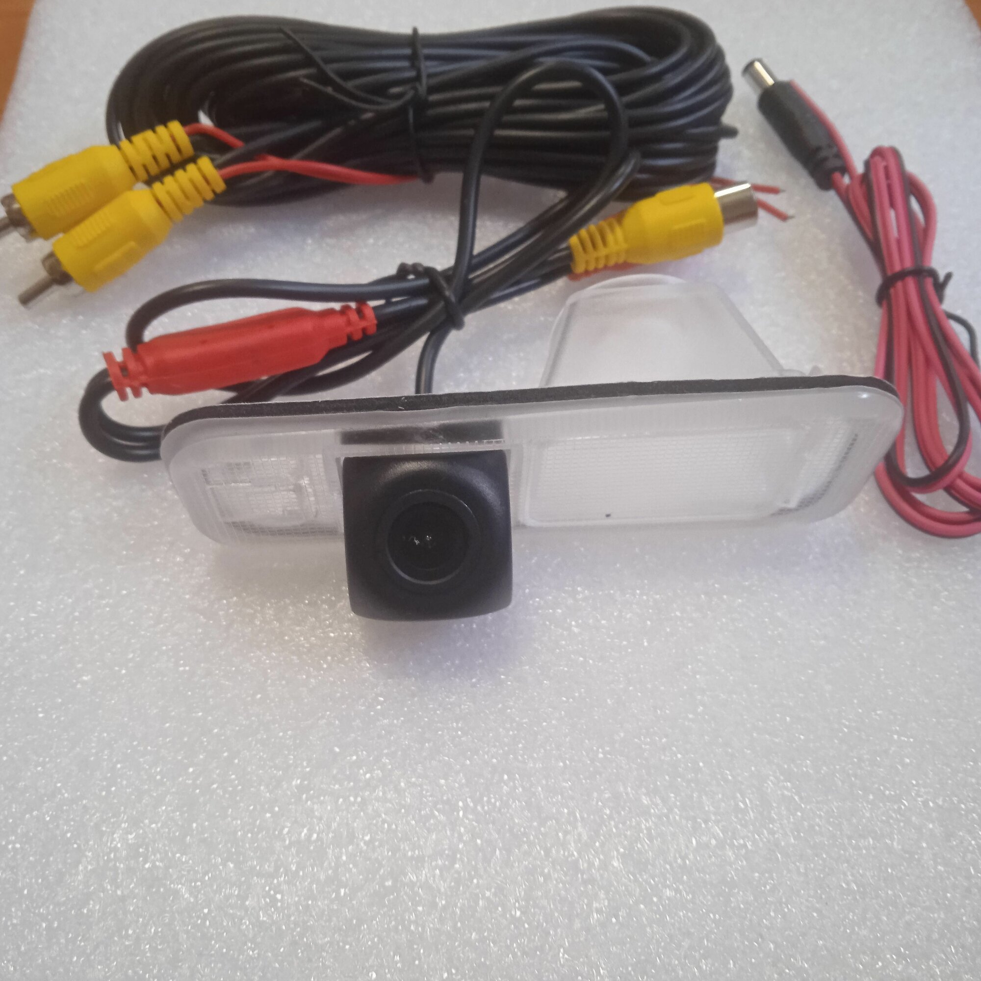 Камера заднего вида AHD для КИА РИО 3, Киа Сид, вместо штатного плафона подсветки