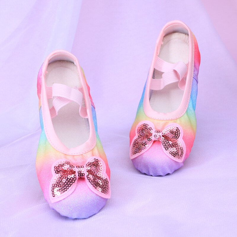 Спортивные туфли