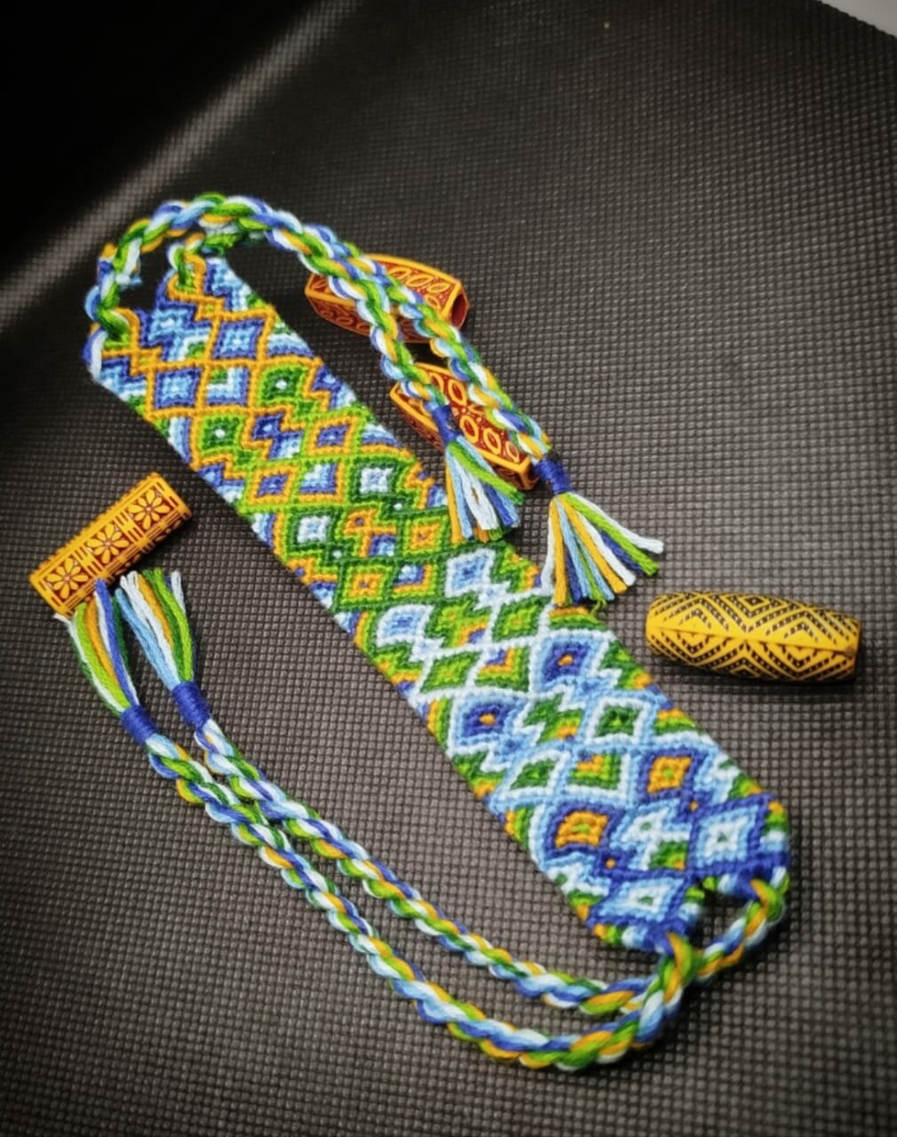 Плетеный браслет