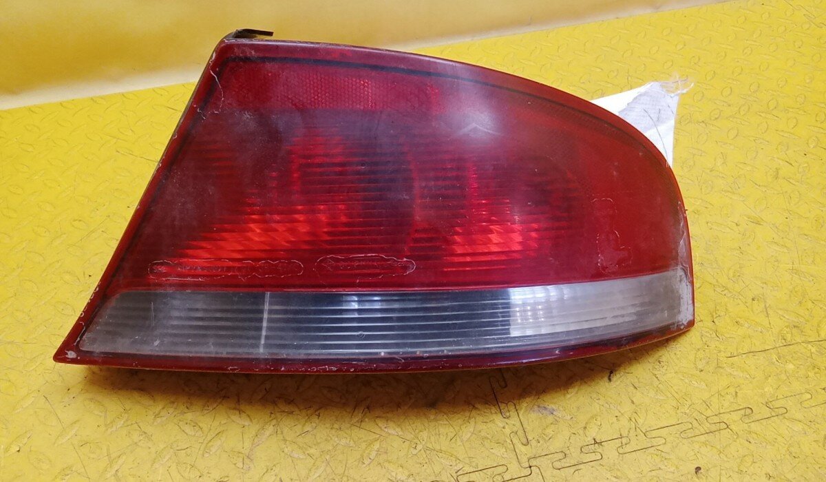 Фонарь задний Sebring/Dodge Stratus Chrysler 04805352AA