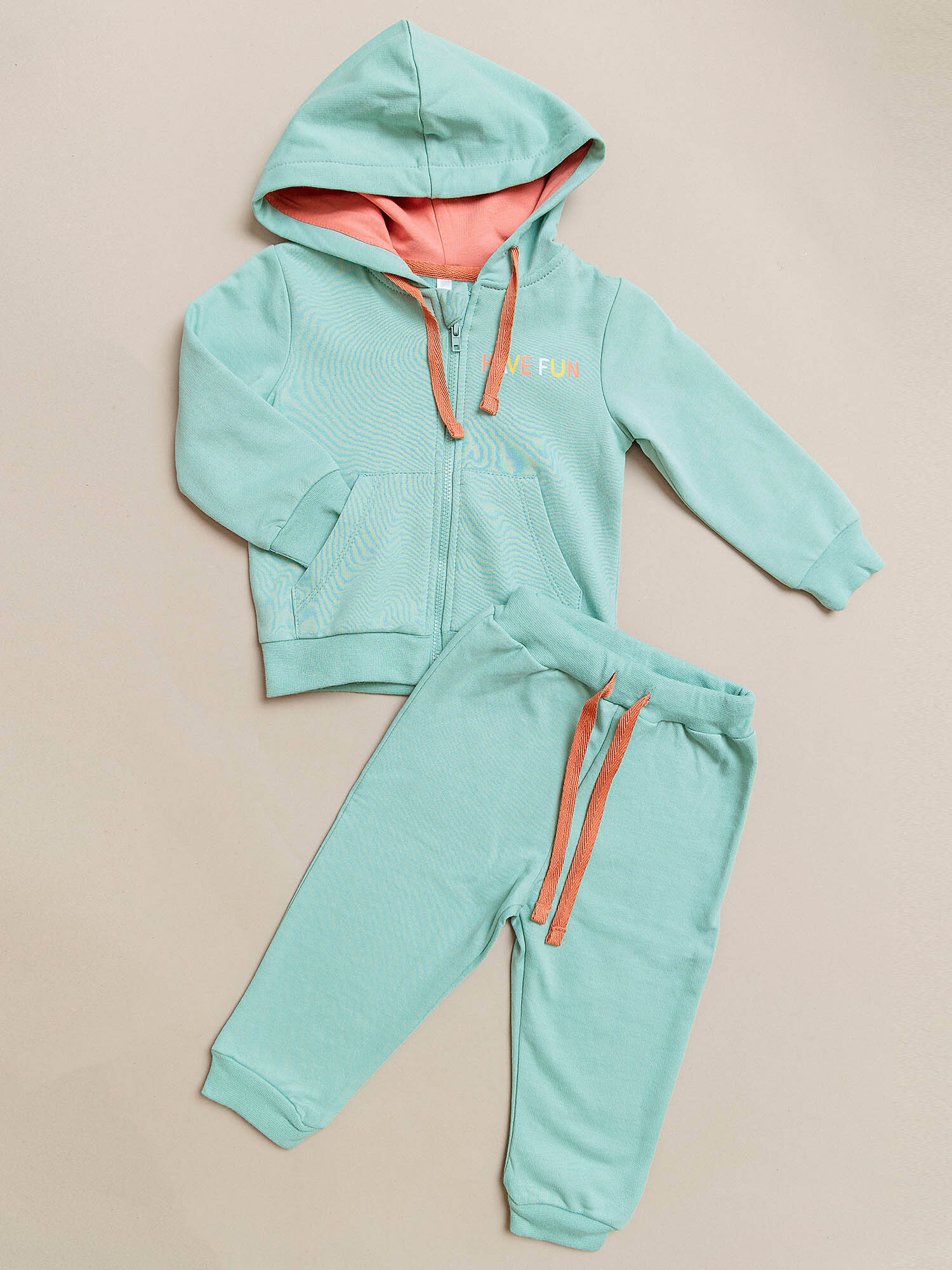 Костюм спортивный