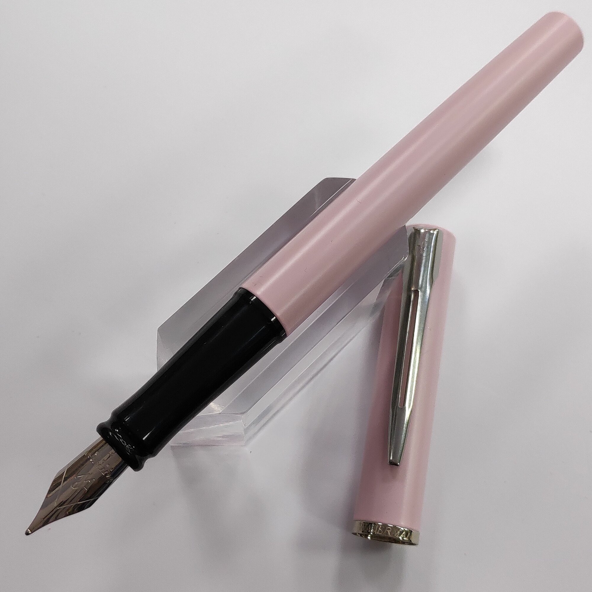 Перьевая ручка с пером F WATERMAN "ALLURE" Pastel Pink.