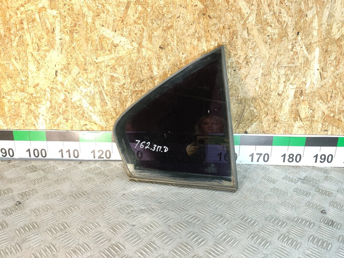 Стекло кузовное глухое заднее правое BMW 7 1994-2001 51348168126