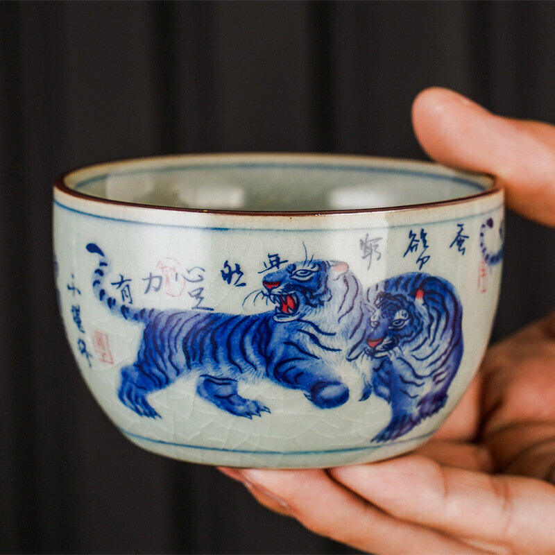 Цзиндэчжэнь Ханьская печь Фу Мастерская чашка для чая из голубого и белого фарфора с изображением пяти тигров