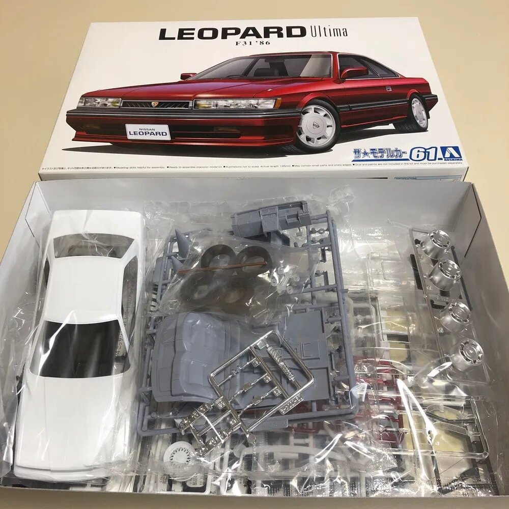 Сборная модель Aoshima 1/24 Nissan UF31 Leopard 3.0 Ultima '86 (06109), JDM классика, пластиковый конструктор для моделирования