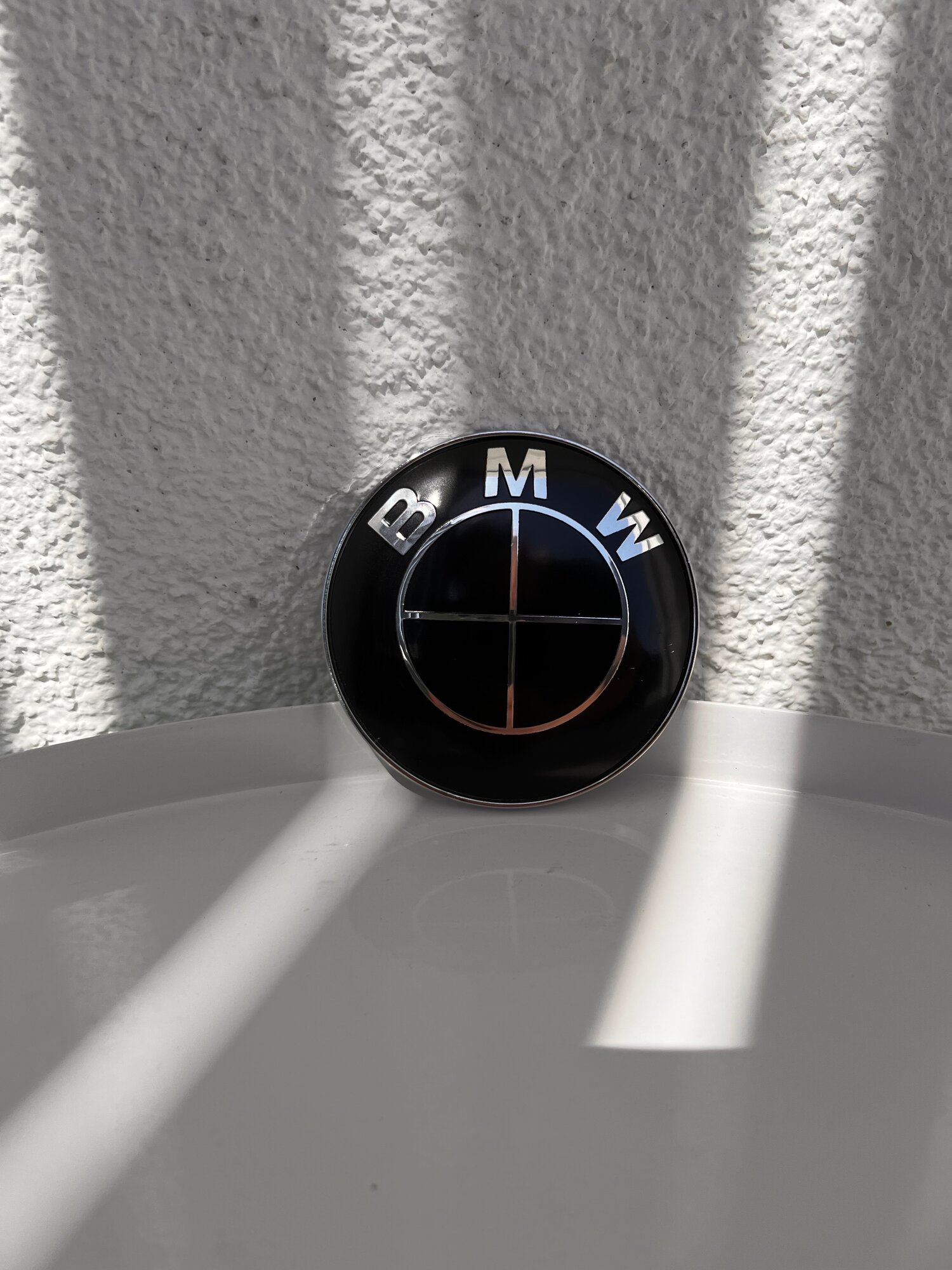Эмблема BMW на капот и багажник черный 82 мм 51 14 8 132 375 51148132375