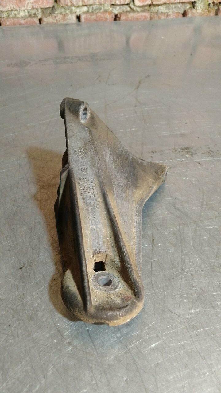 Кронштейн двигателя Volvo V70 (1996 - 2000) 1397889