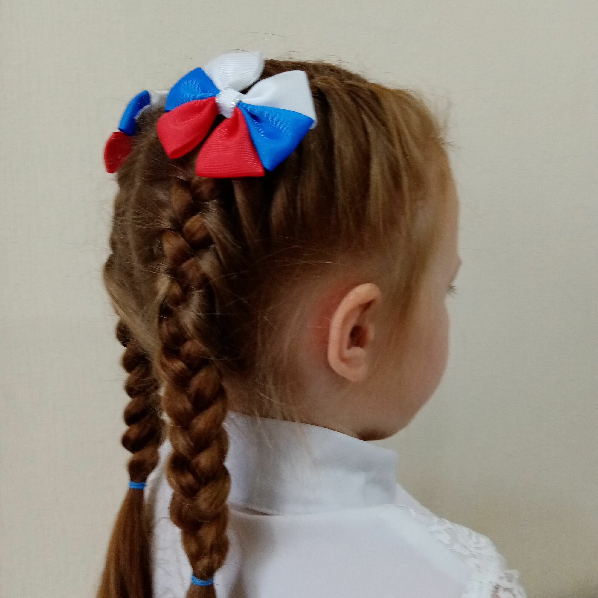 Заколки и бантики для волос