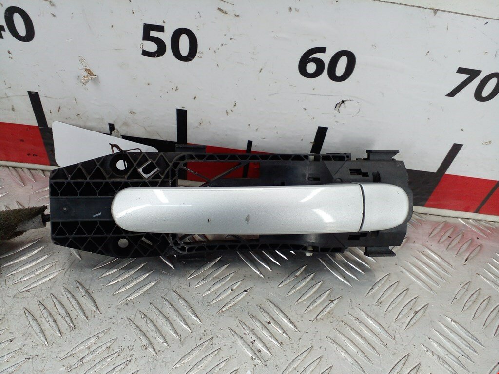 Ручка двери наружная передняя левая Volkswagen Jetta 6 5N0837205M арт. 1570252