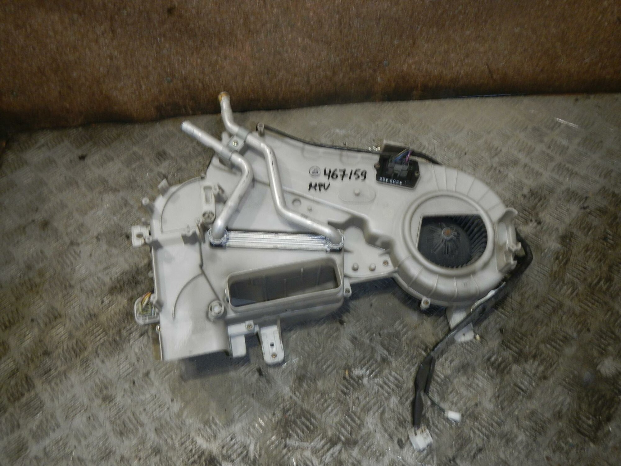 Б/У Корпус отопителя, Mazda (Мазда)-MPV II (LW) (99-06) MAZDA MPV II (LW) (99-06) Задний,в сборе. Без повреждений. 467159...