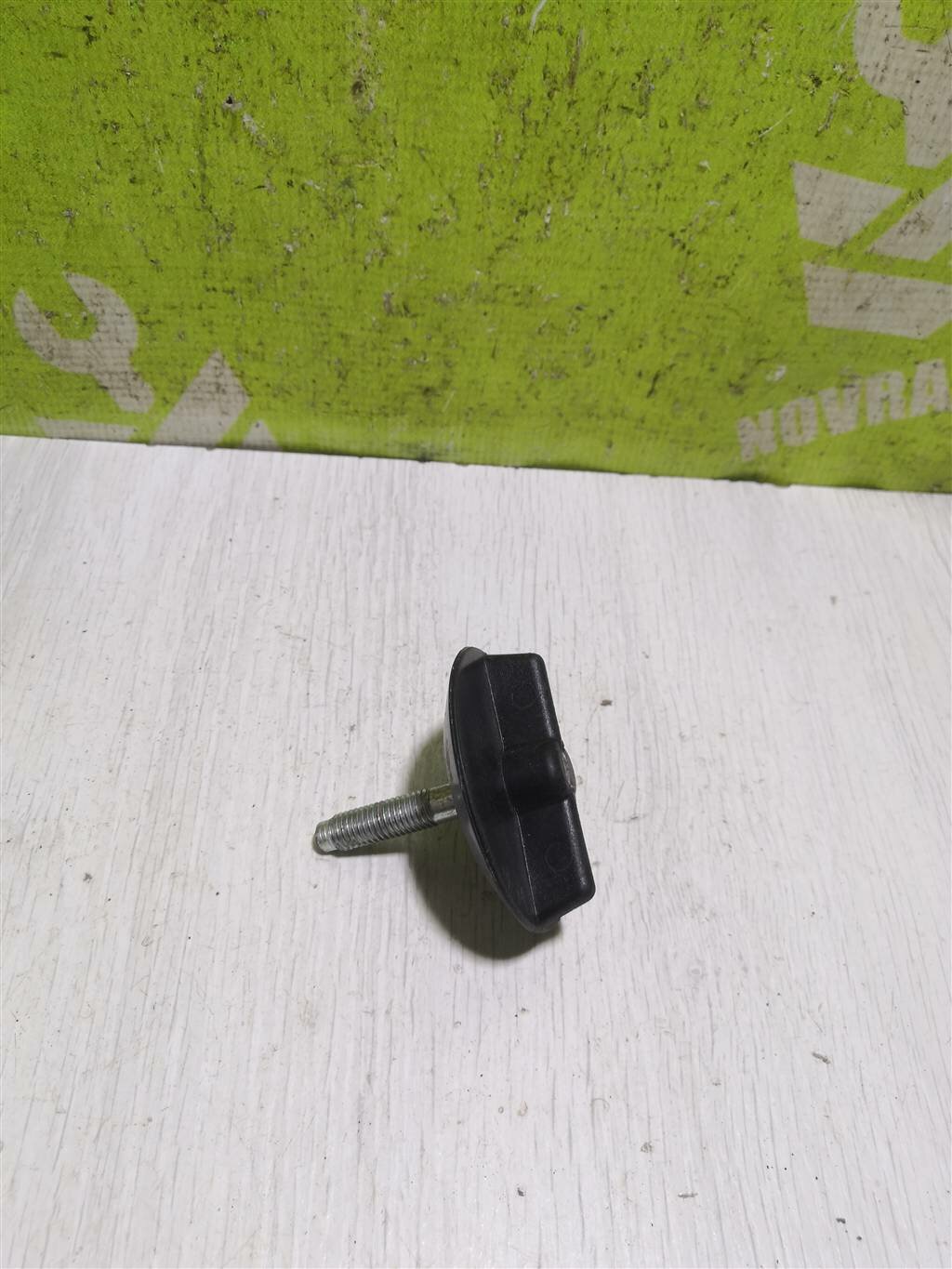 Болт крепления запасного колеса LADA VESTA 15-19