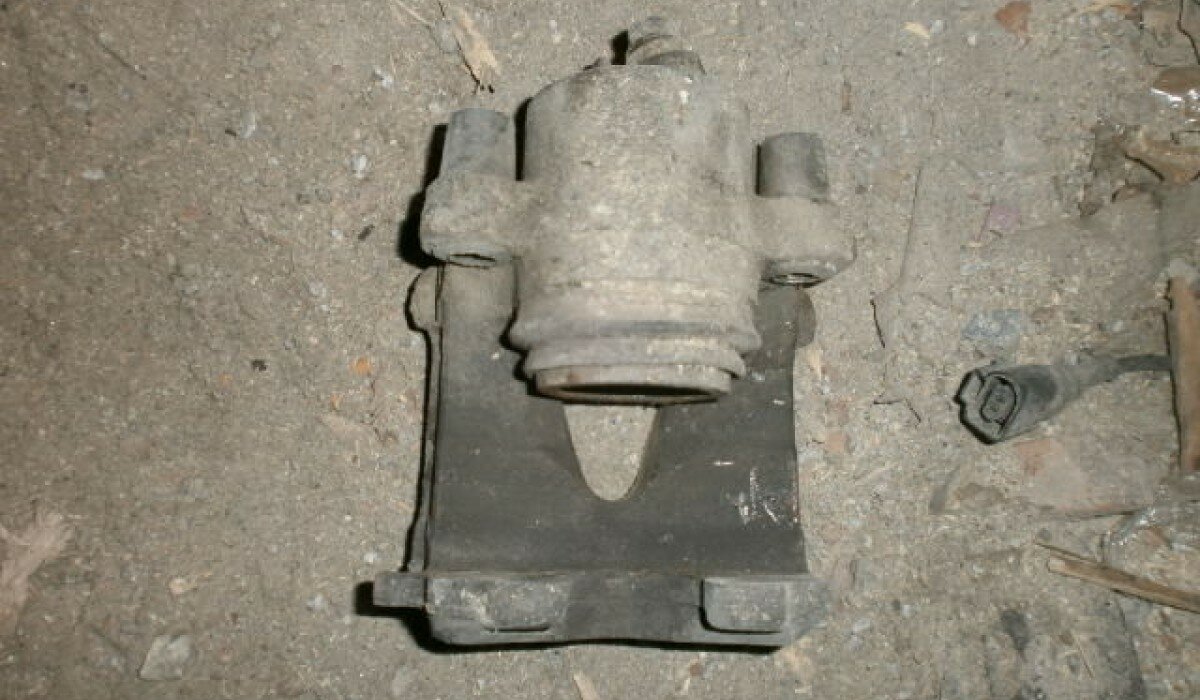 Суппорт передний Fabia I Skoda