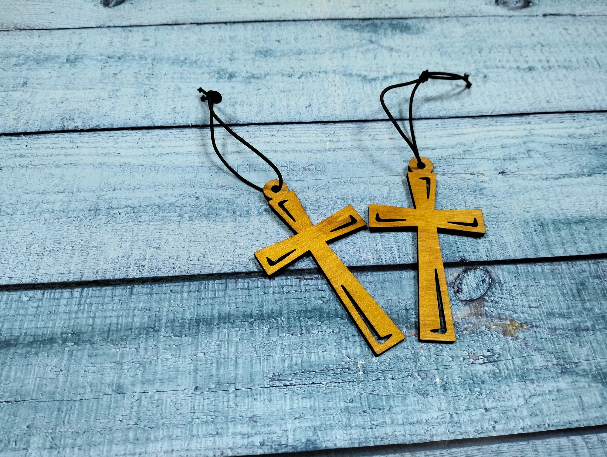 Крест четырехконечный подвеска в авто. Крест четырехконечный 1 шт.